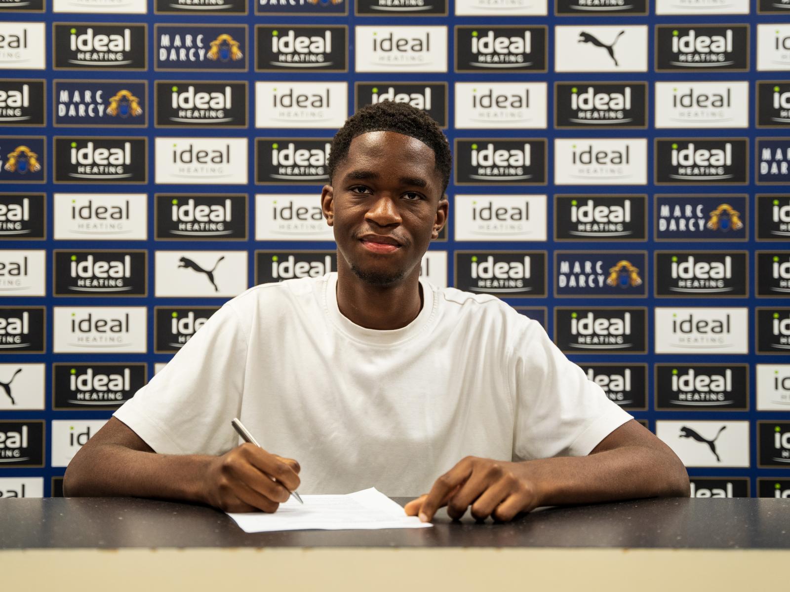 Kevin Mfuamba marks 17th birthday with first professional contract ...