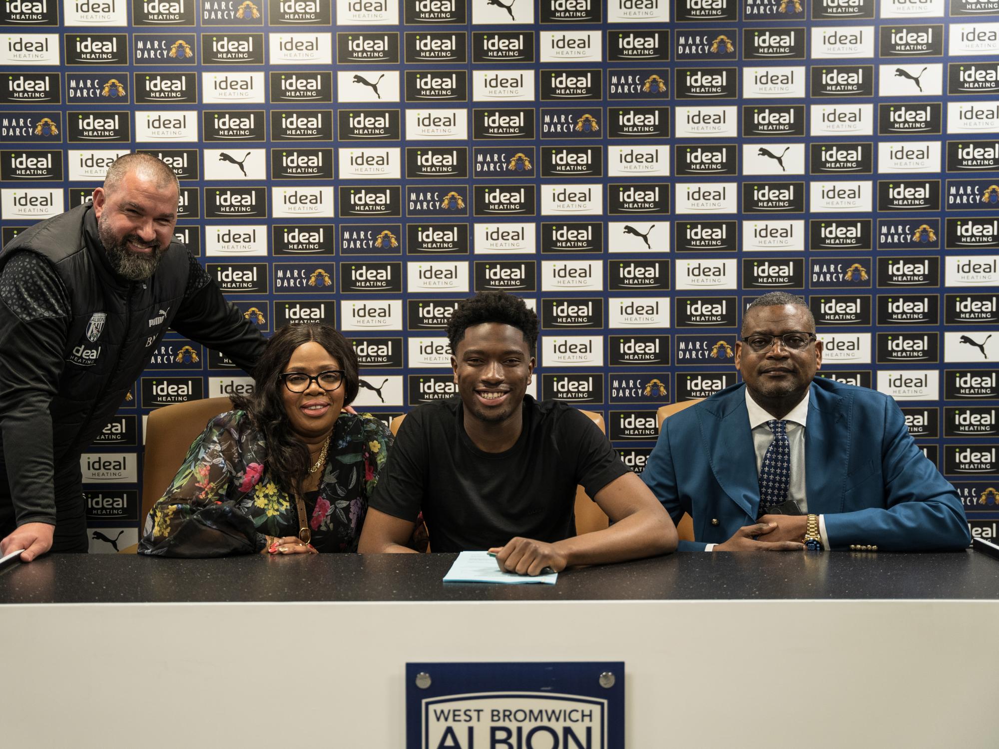 Young England keeper Ben Cisse signs first professional contract at ...