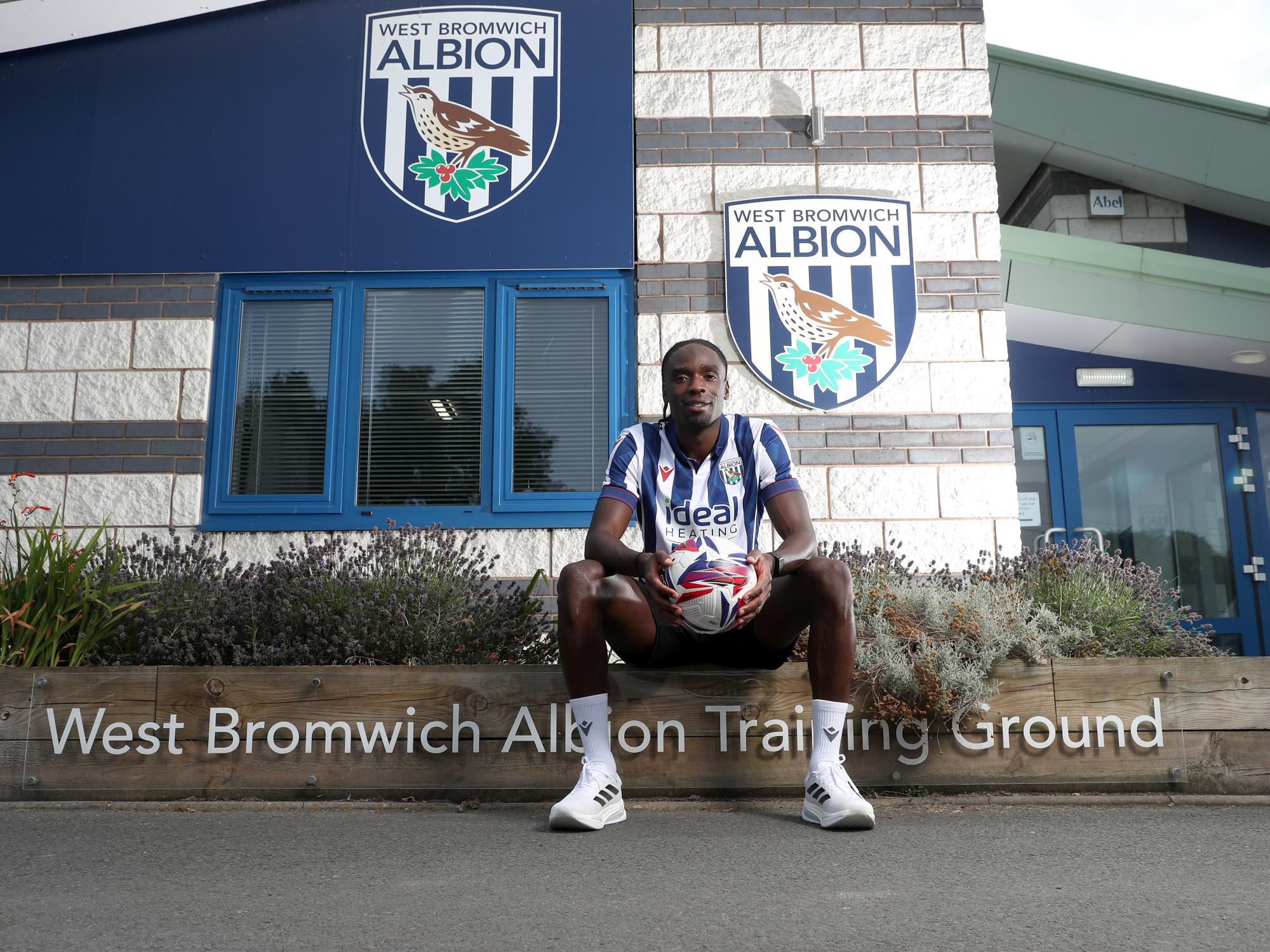 GALLERY | Devante Cole becomes a Baggie! 📸 | West Bromwich Albion