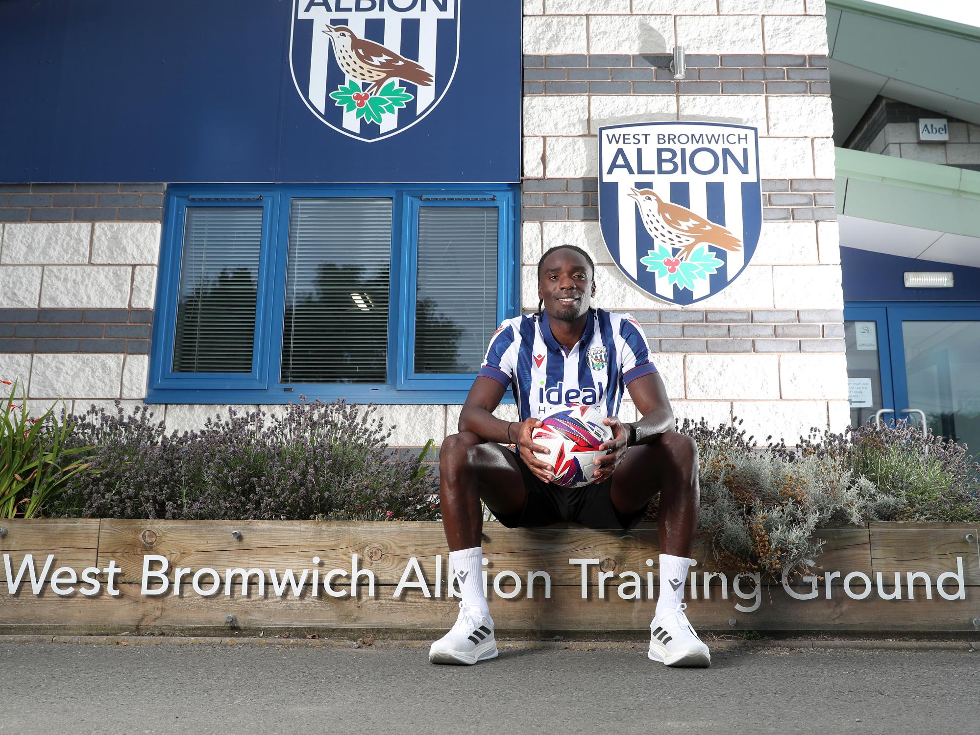 Albion complete Devante Cole signing | West Bromwich Albion