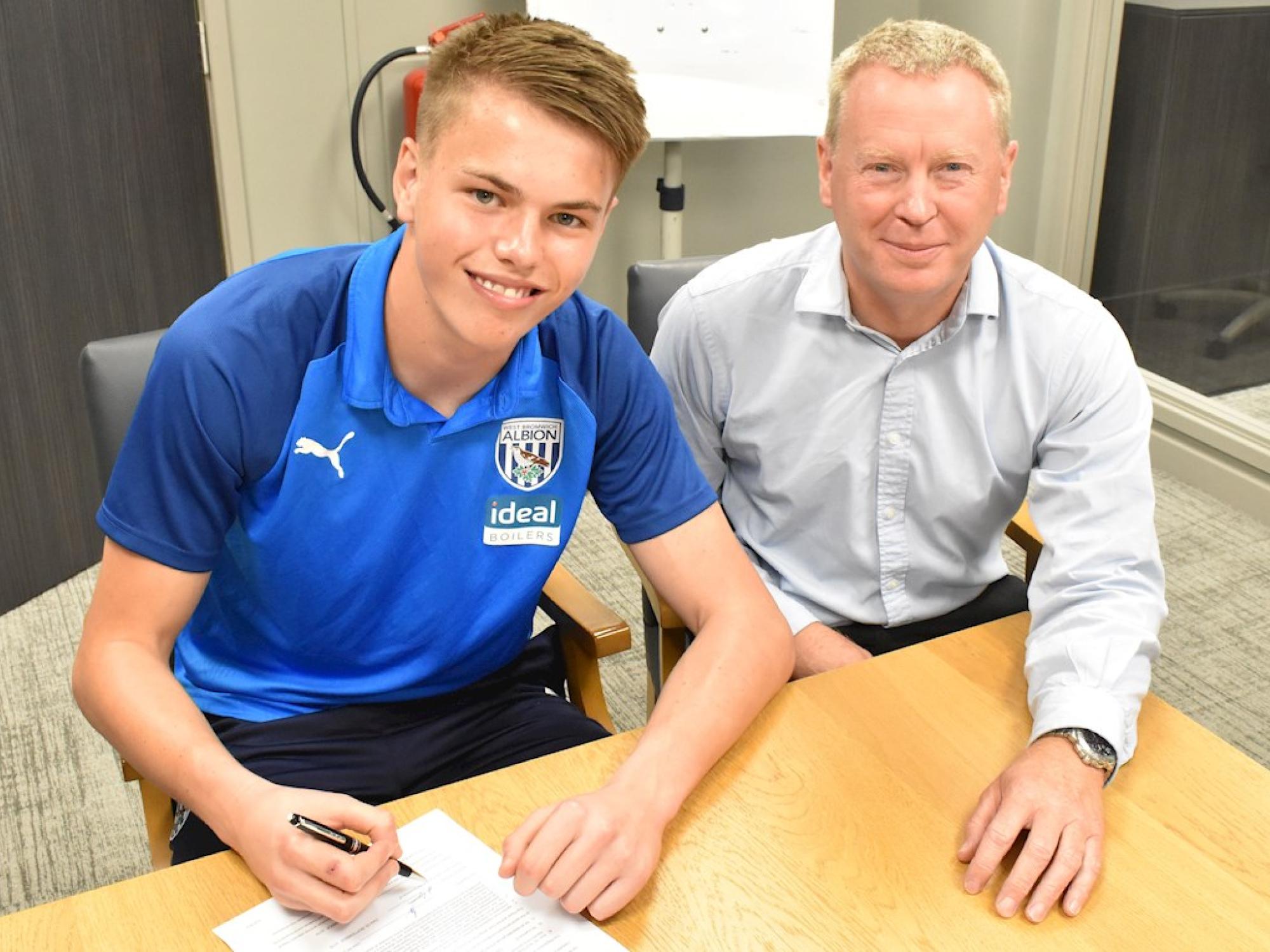 Talented goalkeeper pens long-term deal | West Bromwich Albion
