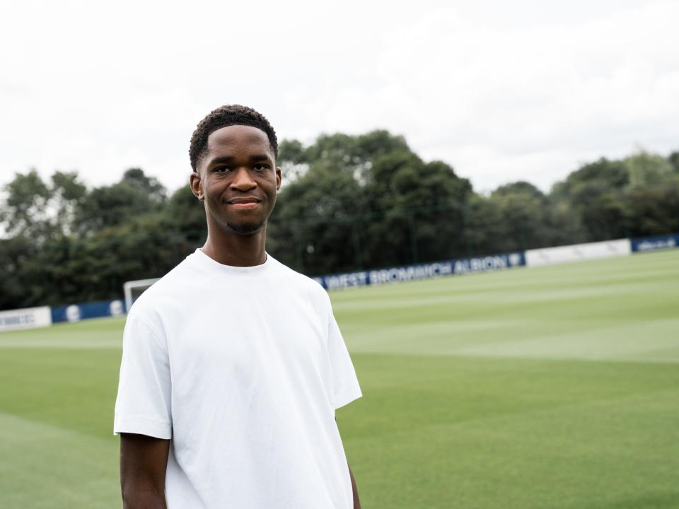Kevin Mfuamba marks 17th birthday with first professional contract ...